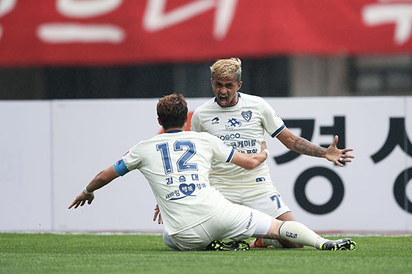'포항 4연승 주역‘ 완델손, K리그1 12R MVP… K리그2 이정협