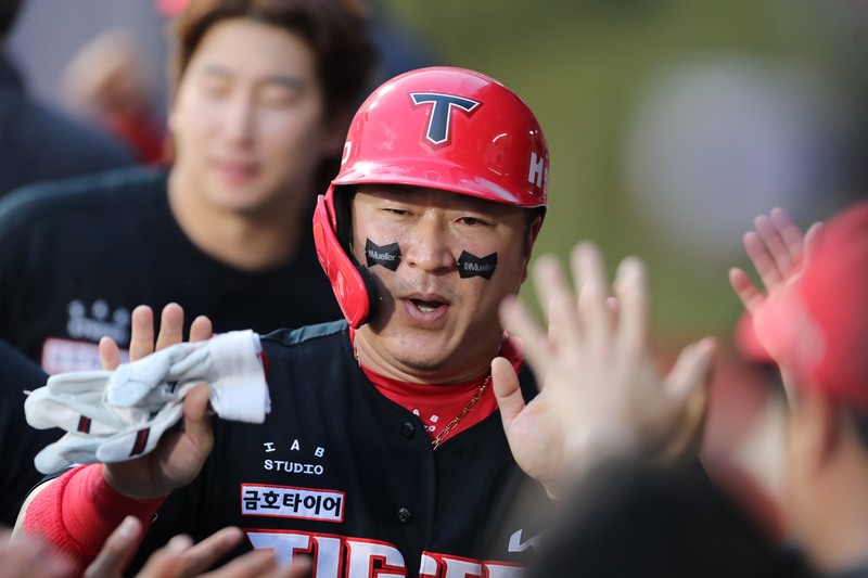 100년 넘은 MLB도 단 2명뿐...'131타점 페이스' 최형우, KBO 사상 첫 '41세 100타점' 보인다
