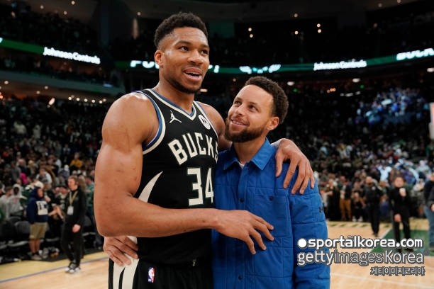 미쳤다! GSW '외곽의 커리-골밑의 쿤보' 꿈의 2×MVP 듀오 실현? NBA 역사 뒤흔들 트레이드설 제기됐다!