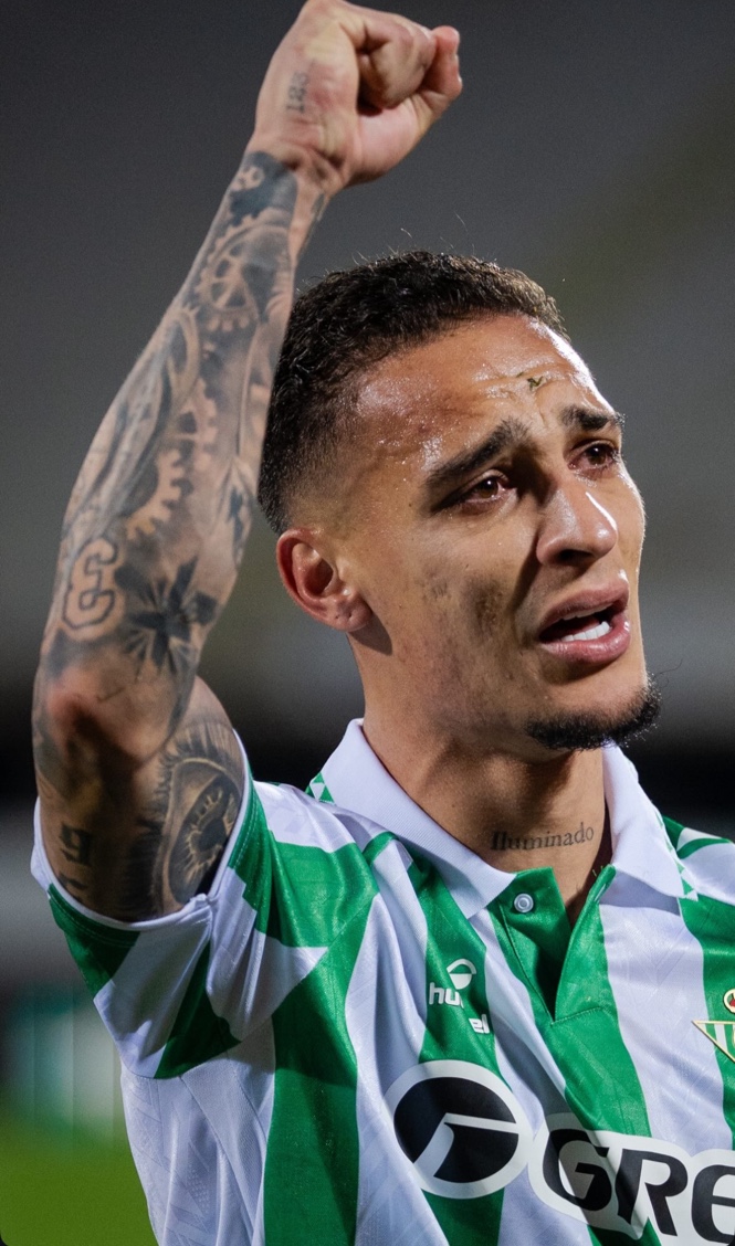 겹경사! '눈물 뚝뚝' 맨체스터 유나이티드, UEL 결승 진출...또 다른 희소식→레알 베티스, '영웅' 안토니, 1골 1도움 맹활약