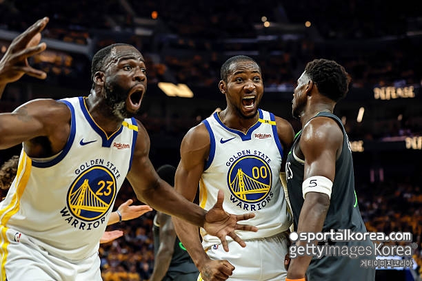 파격! GSW, 우승 위해 과감한 결단? '왕조 핵심' D.그린 내주고 "리바운드 머신" 영입설 급부상..."가치 있지만 노쇠화 피할 수 없다"