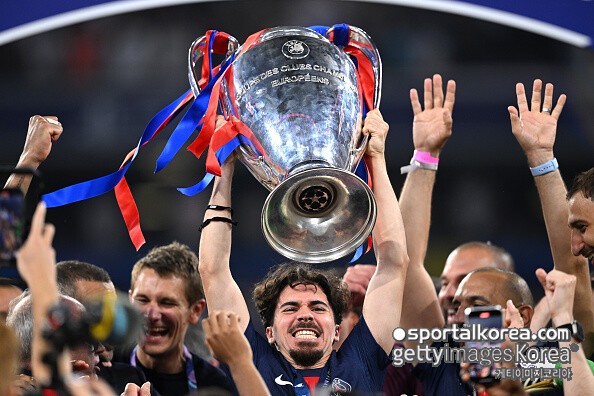 레알 마드리드, PSG '기둥 다 뽑는다!' 음바페 이어 'UCL 우승 주역 MF'까지 영입 예고 "모드리치 대체자 낙점"