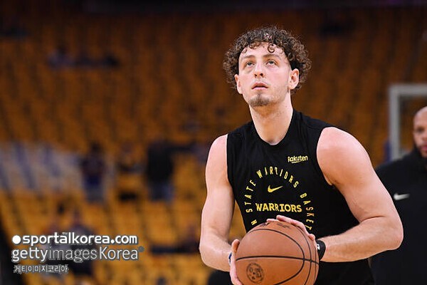 커리 ‘라스트 댄스’ 위한 승부수! GSW ‘3점 37.5%·DPOY’ 빅맨 영입 위해 1R픽X4장 감수? ...“그린과 리그 최고 듀오 될 것!”