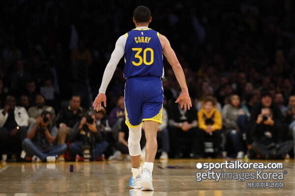 커리 ‘라스트 댄스’ 위한 승부수! GSW ‘3점 37.5%·DPOY’ 빅맨 영입 위해 1R픽X4장 감수? ...“그린과 리그 최고 듀오 될 것!”