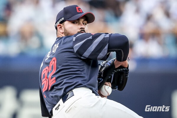 ‘감바스 보다도 감보아!’ 롯데 팬들 홀린 '미슐랭 3스타급' 호투…우려 딛고 4G 연속 QS, ‘승리 요정’으로 우뚝