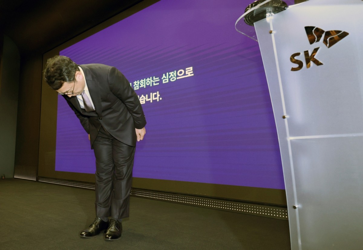 고개 숙인 유영상…SKT "14일까지 해지 위약금 면제·5천억 보상안도"