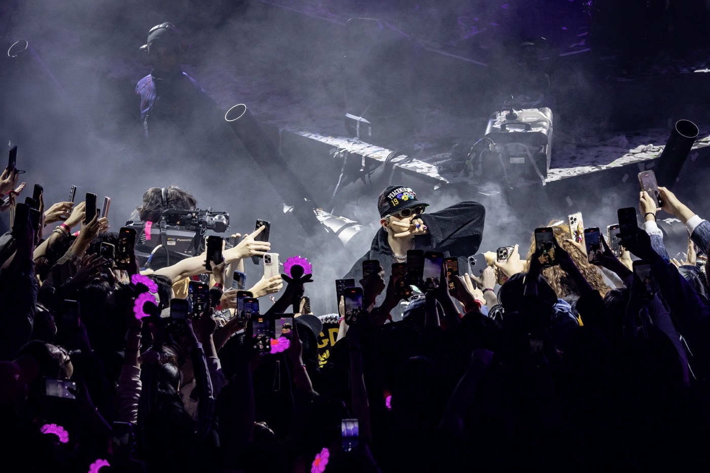 지드래곤, 호주의 겨울 뜨겁게 달궜다…4만6천 관객 '열광'