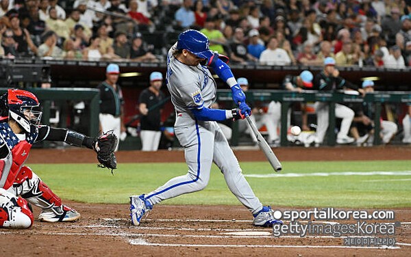 'MLB 125년 역사상 처음 있는 일', 오타니, 저지, 베이브 루스도 못했는데...이렇게 쉬운 거였어? KC 바비 위트 주니어 데뷔 직후 4년 연속 15홈런-25도루 달성