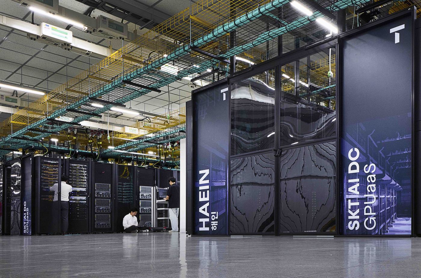 SKT, 블랙웰 B200 기반 GPUaaS 출시…국대 AI 모델 개발에 활용