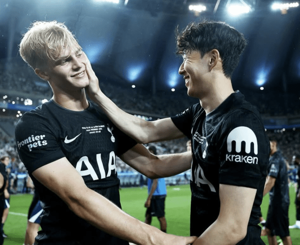 '흥민이 형, 나 꼭 멋있어질게!' SON 눈에서 꿀 뚝뚝 '19세 꽃미남' 베리발, 토트넘 핵심 인재로 폭풍 성장 "UCL 진출 물론 전 대회 노리고 있어"