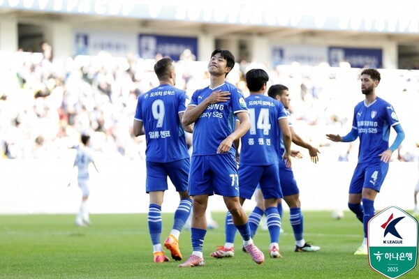 [K리그2 37R] '안방에서 2위 확정' 김지현 '1골 1도움' 수원 삼성, 충북청주 상대 2-0 완승!