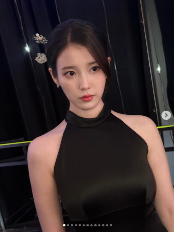 '변우석 옆에 선' 아이유, 반전 볼륨 몸매 눈길 [N샷]